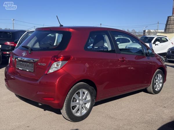 Sarkans Toyota Yaris 2013 Kauņa, ar dzinēja tilpumu 1.00 L un nobraukumu 45 tūkst. km par 4750 €, foto 8 vietnē AUTOMOTO.COM.LV
