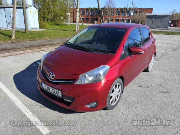 Sarkans Toyota Yaris 2013 Tallina, ar dzinēja tilpumu 1.30 L un nobraukumu 151 tūkst. km par 6999 €, foto 3 vietnē AUTOMOTO.COM.LV
