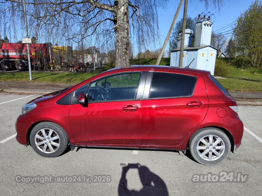 Red Toyota Yaris 2013 in Tallinn, with an engine capacity of 1.30 L and mileage of 151 thousand km for 6999 €, photo 5 on AUTOMOTO.COM.LV