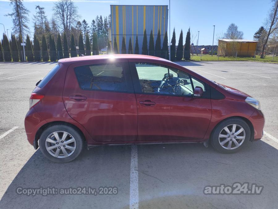 Red Toyota Yaris 2013 in Tallinn, with an engine capacity of 1.30 L and mileage of 151 thousand km for 6999 €, photo 8 on AUTOMOTO.COM.LV