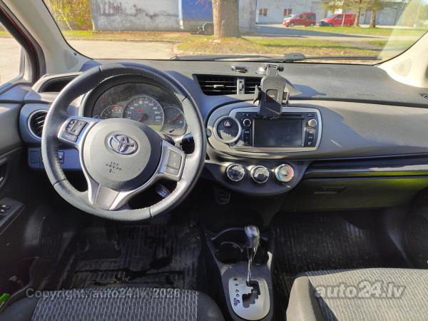 Sarkans Toyota Yaris 2013 Tallina, ar dzinēja tilpumu 1.30 L un nobraukumu 151 tūkst. km par 6999 €, foto 8 vietnē AUTOMOTO.COM.LV