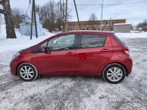 Sarkans Toyota Yaris 2013 Tallina, ar dzinēja tilpumu 1.30 L un nobraukumu 151 tūkst. km par 6999 €, foto 10 vietnē AUTOMOTO.COM.LV