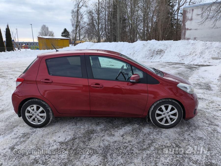 Red Toyota Yaris 2013 in Tallinn, with an engine capacity of 1.30 L and mileage of 151 thousand km for 6999 €, photo 14 on AUTOMOTO.COM.LV