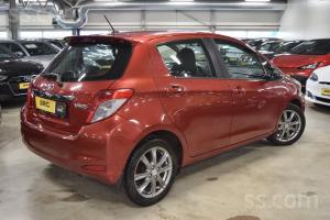 Sarkans Toyota Yaris 2013 Rīga, ar dzinēja tilpumu 1.30 L un nobraukumu 110 tūkst. km par 5900 €, foto 3 vietnē AUTOMOTO.COM.LV