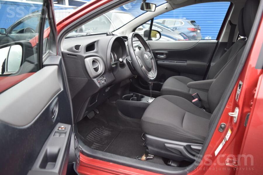 Sarkans Toyota Yaris 2013 Rīga, ar dzinēja tilpumu 1.30 L un nobraukumu 110 tūkst. km par 5900 €, foto 4 vietnē AUTOMOTO.COM.LV