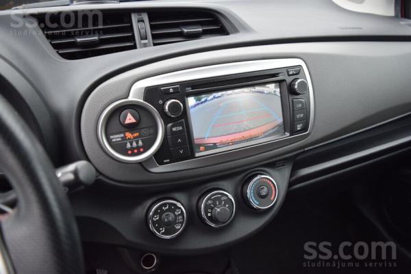 Red Toyota Yaris 2013 in Riga, with an engine capacity of 1.30 L and mileage of 110 thousand km for 5900 €, photo 6 on AUTOMOTO.COM.LV