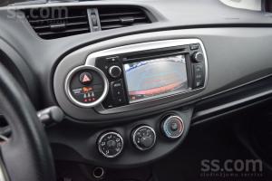 Sarkans Toyota Yaris 2013 Rīga, ar dzinēja tilpumu 1.30 L un nobraukumu 110 tūkst. km par 5900 €, foto 7 vietnē AUTOMOTO.COM.LV
