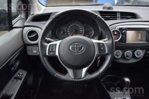 Sarkans Toyota Yaris 2013 Rīga, ar dzinēja tilpumu 1.30 L un nobraukumu 110 tūkst. km par 5900 €, foto 11 vietnē AUTOMOTO.COM.LV