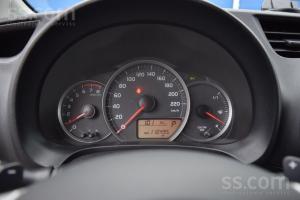 Sarkans Toyota Yaris 2013 Rīga, ar dzinēja tilpumu 1.30 L un nobraukumu 110 tūkst. km par 5900 €, foto 12 vietnē AUTOMOTO.COM.LV