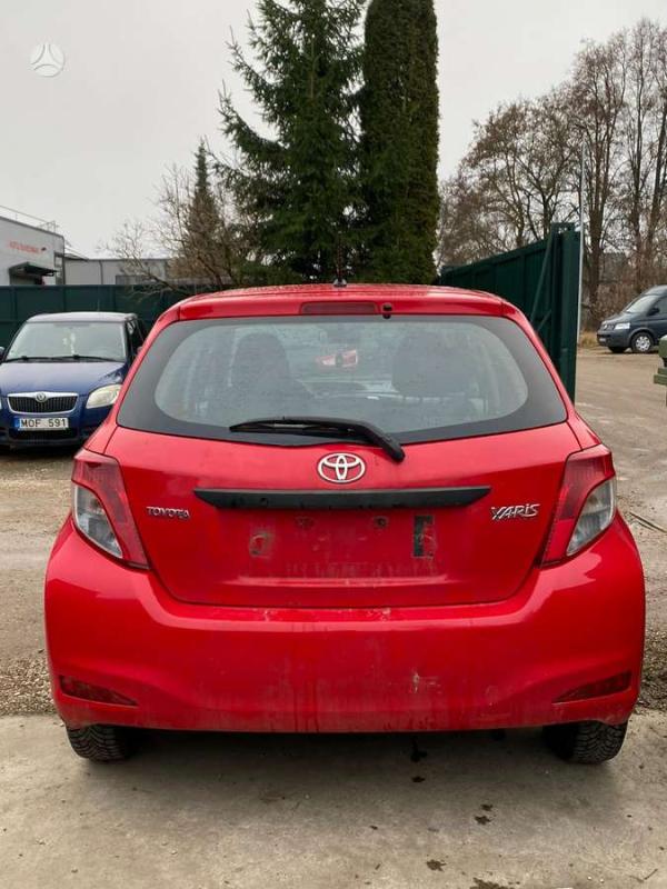 Red Toyota Yaris 2014 in Vilnius, with an engine capacity of 1.00 L and mileage of 400 thousand km for 1100 €, photo 8 on AUTOMOTO.COM.LV