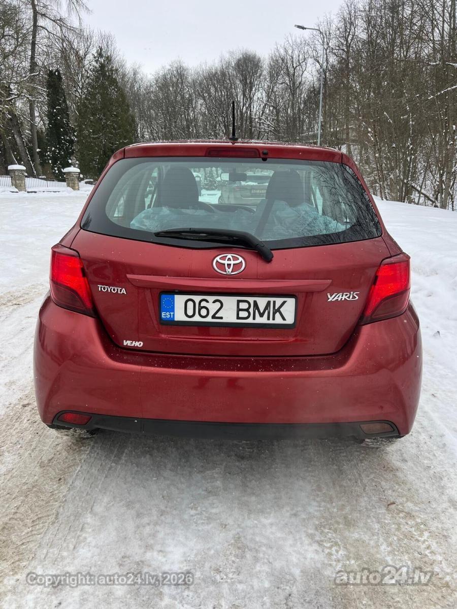 Sarkans Toyota Yaris 2014 Rakvere, ar dzinēja tilpumu 1.30 L un nobraukumu 164 tūkst. km par 8599 €, foto 4 vietnē AUTOMOTO.COM.LV
