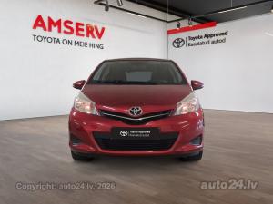 Sarkans Toyota Yaris 2014 Tallina, ar dzinēja tilpumu 1.30 L un nobraukumu 69 tūkst. km par 8490 €, foto 5 vietnē AUTOMOTO.COM.LV