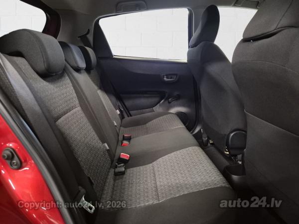 Sarkans Toyota Yaris 2014 Tallina, ar dzinēja tilpumu 1.30 L un nobraukumu 69 tūkst. km par 8490 €, foto 6 vietnē AUTOMOTO.COM.LV