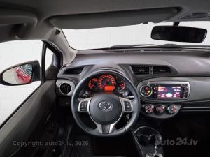 Sarkans Toyota Yaris 2014 Tallina, ar dzinēja tilpumu 1.30 L un nobraukumu 69 tūkst. km par 8490 €, foto 9 vietnē AUTOMOTO.COM.LV