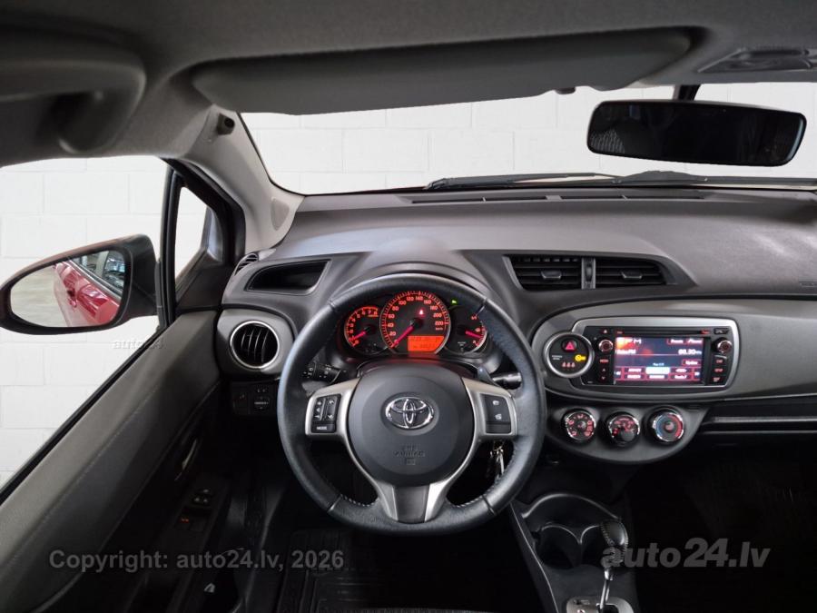 Sarkans Toyota Yaris 2014 Tallina, ar dzinēja tilpumu 1.30 L un nobraukumu 69 tūkst. km par 8490 €, foto 9 vietnē AUTOMOTO.COM.LV