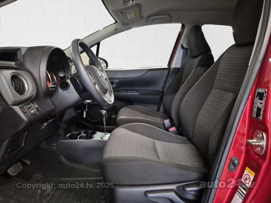 Sarkans Toyota Yaris 2014 Tallina, ar dzinēja tilpumu 1.30 L un nobraukumu 69 tūkst. km par 8490 €, foto 11 vietnē AUTOMOTO.COM.LV