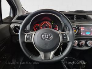 Sarkans Toyota Yaris 2014 Tallina, ar dzinēja tilpumu 1.30 L un nobraukumu 69 tūkst. km par 8490 €, foto 12 vietnē AUTOMOTO.COM.LV