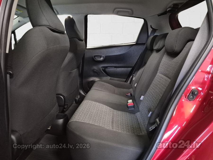 Sarkans Toyota Yaris 2014 Tallina, ar dzinēja tilpumu 1.30 L un nobraukumu 69 tūkst. km par 8490 €, foto 16 vietnē AUTOMOTO.COM.LV