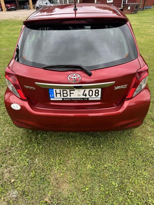 Red Toyota Yaris 2014 in Klaipeda, with an engine capacity of 1.33 L and mileage of 255 thousand km for 8200 €, photo 3 on AUTOMOTO.COM.LV