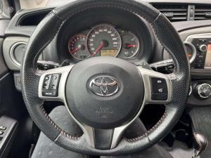 Sarkans Toyota Yaris 2014 Klaipėda, ar dzinēja tilpumu 1.33 L un nobraukumu 255 tūkst. km par 8200 €, foto 8 vietnē AUTOMOTO.COM.LV
