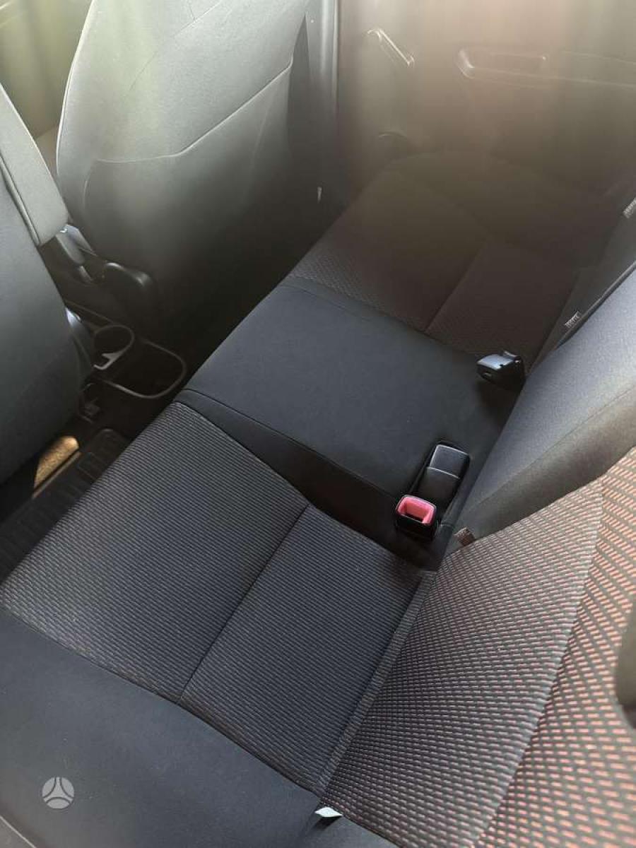 Sarkans Toyota Yaris 2014 Klaipėda, ar dzinēja tilpumu 1.33 L un nobraukumu 255 tūkst. km par 8200 €, foto 16 vietnē AUTOMOTO.COM.LV