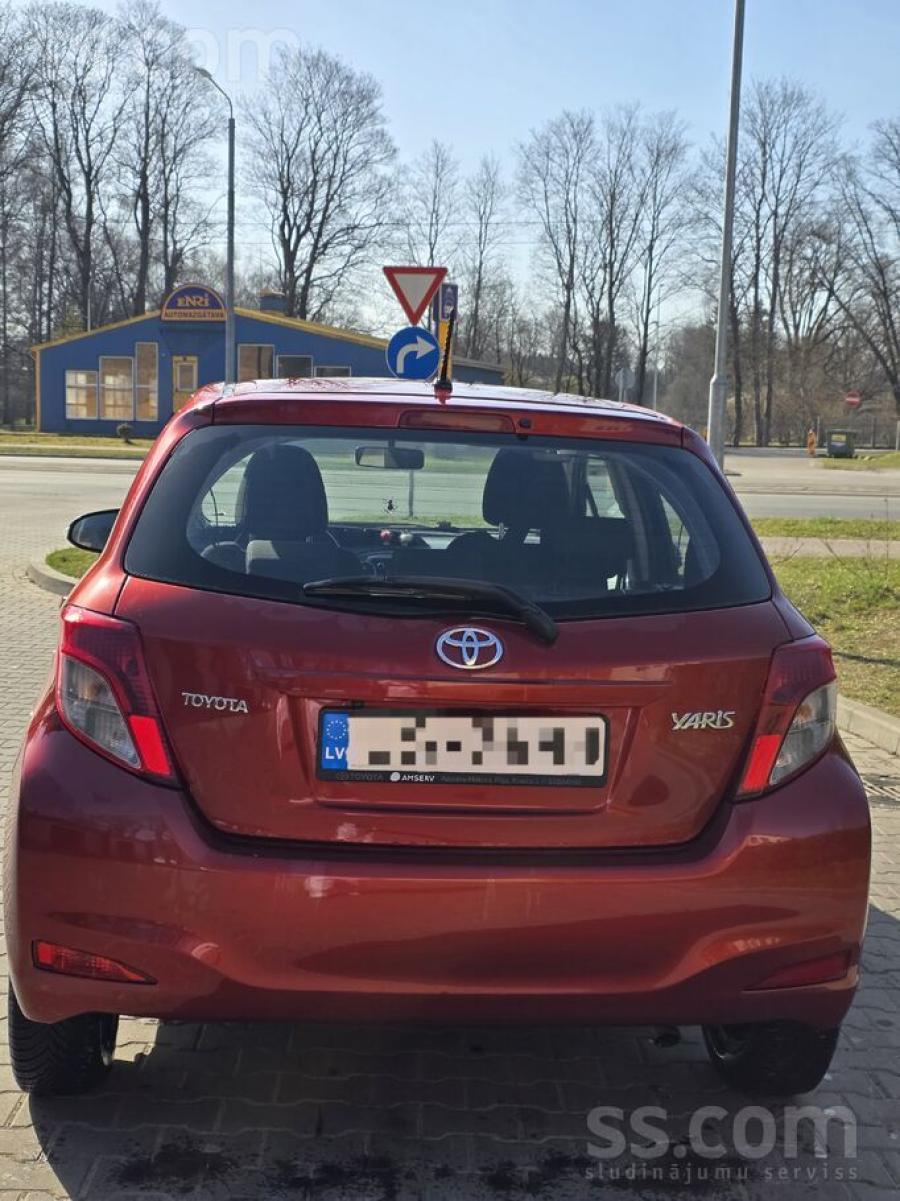 Sarkans Toyota Yaris 2014 Rīga, ar dzinēja tilpumu 1.30 L un nobraukumu 80 tūkst. km par 8200 €, foto 5 vietnē AUTOMOTO.COM.LV