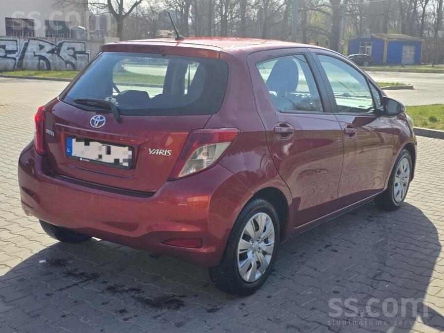 Sarkans Toyota Yaris 2014 Rīga, ar dzinēja tilpumu 1.30 L un nobraukumu 80 tūkst. km par 8200 €, foto 8 vietnē AUTOMOTO.COM.LV