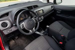 Red Toyota Yaris 2014 in Vilnius, with an engine capacity of 1.33 L and mileage of 93 thousand km for 5300 €, photo 12 on AUTOMOTO.COM.LV