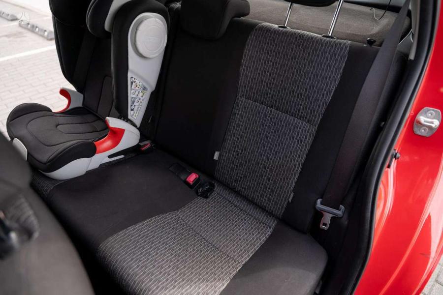 Red Toyota Yaris 2014 in Vilnius, with an engine capacity of 1.33 L and mileage of 93 thousand km for 5300 €, photo 19 on AUTOMOTO.COM.LV