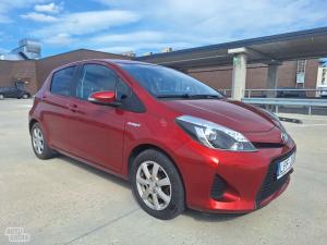 Sarkans Toyota Yaris 2014 Viļņa, ar dzinēja tilpumu 1.50 L un nobraukumu 72 tūkst. km par 8900 €, foto  vietnē AUTOMOTO.COM.LV