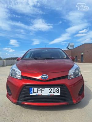 Red Toyota Yaris 2014 in Vilnius, with an engine capacity of 1.50 L and mileage of 72 thousand km for 8900 €, photo 6 on AUTOMOTO.COM.LV