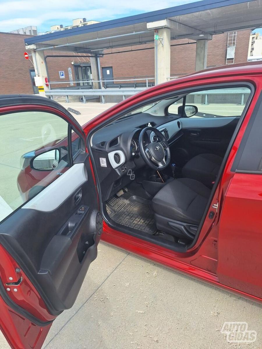 Red Toyota Yaris 2014 in Vilnius, with an engine capacity of 1.50 L and mileage of 72 thousand km for 8900 €, photo 10 on AUTOMOTO.COM.LV