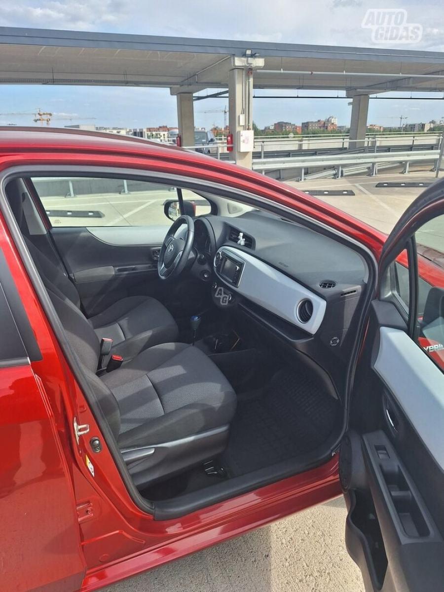Red Toyota Yaris 2014 in Vilnius, with an engine capacity of 1.50 L and mileage of 72 thousand km for 8900 €, photo 12 on AUTOMOTO.COM.LV