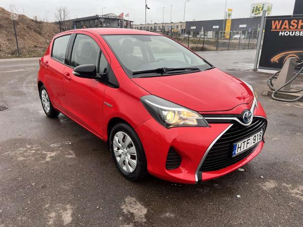 Red Toyota Yaris 2015 in Kaunas, with an engine capacity of 1.50 L and mileage of 128 thousand km for 7150 €, photo 1 on AUTOMOTO.COM.LV
