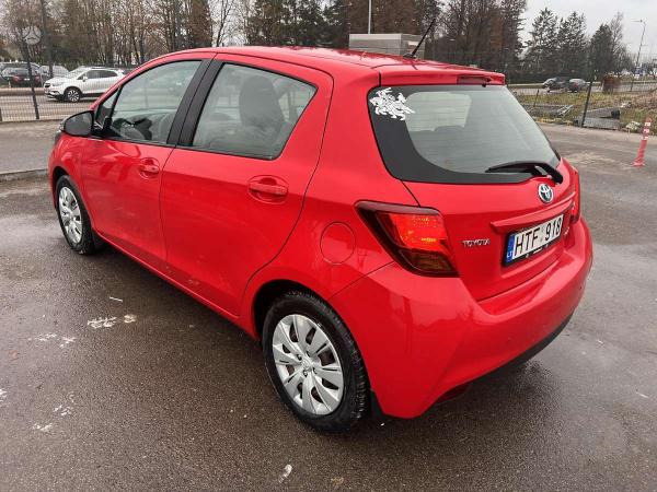 Red Toyota Yaris 2015 in Kaunas, with an engine capacity of 1.50 L and mileage of 128 thousand km for 7150 €, photo 3 on AUTOMOTO.COM.LV