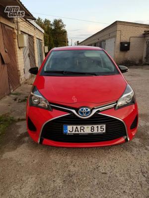 Sarkans Toyota Yaris 2015 Viļņa, ar dzinēja tilpumu 1.50 L un nobraukumu 86 tūkst. km par 9500 €, foto  vietnē AUTOMOTO.COM.LV