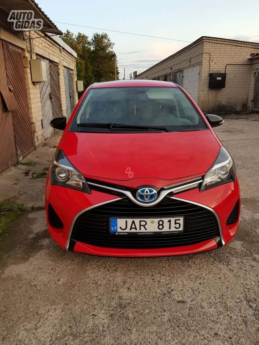 Sarkans Toyota Yaris 2015 Viļņa, ar dzinēja tilpumu 1.50 L un nobraukumu 86 tūkst. km par 9500 €, foto 1 vietnē AUTOMOTO.COM.LV