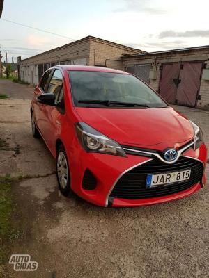 Sarkans Toyota Yaris 2015 Viļņa, ar dzinēja tilpumu 1.50 L un nobraukumu 86 tūkst. km par 9500 €, foto 2 vietnē AUTOMOTO.COM.LV