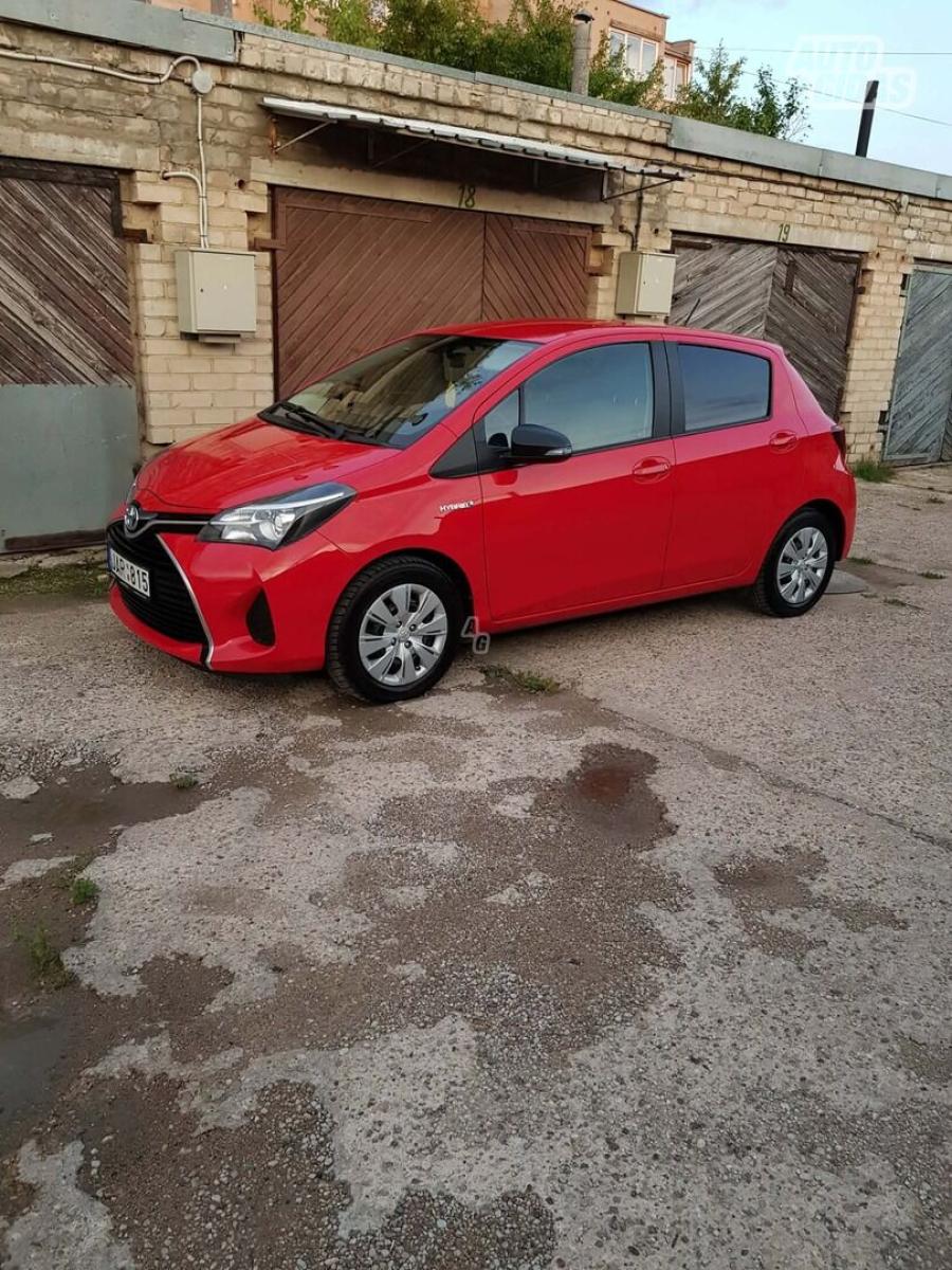 Sarkans Toyota Yaris 2015 Viļņa, ar dzinēja tilpumu 1.50 L un nobraukumu 86 tūkst. km par 9500 €, foto 3 vietnē AUTOMOTO.COM.LV