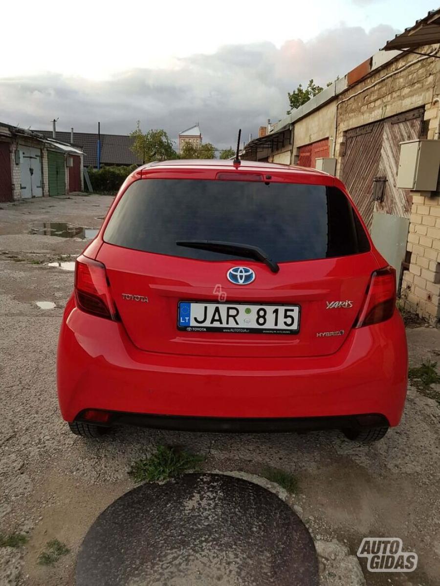 Sarkans Toyota Yaris 2015 Viļņa, ar dzinēja tilpumu 1.50 L un nobraukumu 86 tūkst. km par 9500 €, foto 4 vietnē AUTOMOTO.COM.LV