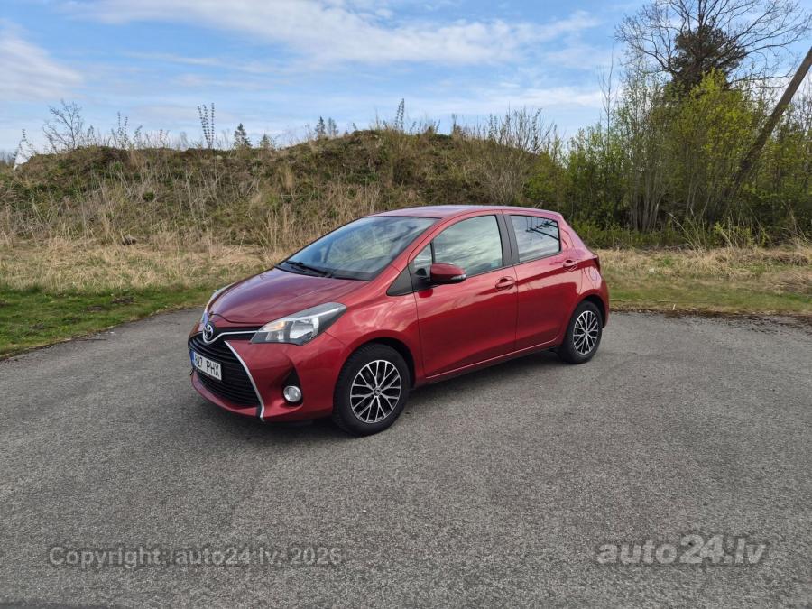 Sarkans Toyota Yaris 2015 Tallina, ar dzinēja tilpumu 1.30 L un nobraukumu 127 tūkst. km par 7300 €, foto 1 vietnē AUTOMOTO.COM.LV