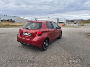 Sarkans Toyota Yaris 2015 Tallina, ar dzinēja tilpumu 1.30 L un nobraukumu 127 tūkst. km par 7300 €, foto 4 vietnē AUTOMOTO.COM.LV