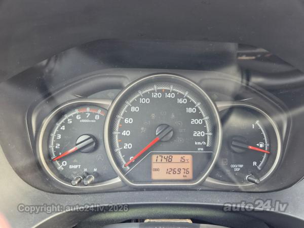 Красный Тойота Ярис 2015 в Таллин, объемом двигателя 1.30 л и пробегом 127 тыс. км за 7300 €, фото 7 на AUTOMOTO.COM.LV