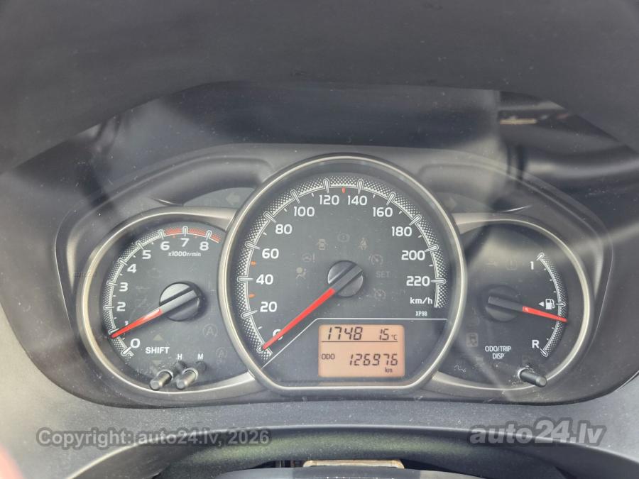 Sarkans Toyota Yaris 2015 Tallina, ar dzinēja tilpumu 1.30 L un nobraukumu 127 tūkst. km par 7300 €, foto 8 vietnē AUTOMOTO.COM.LV