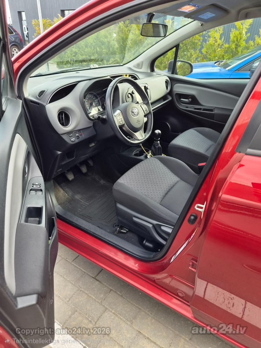 Sarkans Toyota Yaris 2015 Tallina, ar dzinēja tilpumu 1.30 L un nobraukumu 127 tūkst. km par 7300 €, foto 9 vietnē AUTOMOTO.COM.LV