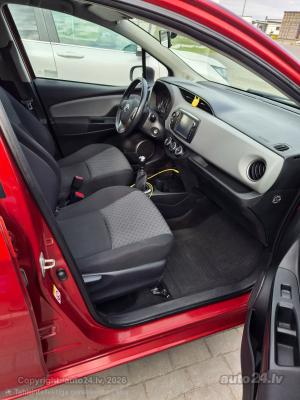 Sarkans Toyota Yaris 2015 Tallina, ar dzinēja tilpumu 1.30 L un nobraukumu 127 tūkst. km par 7300 €, foto 10 vietnē AUTOMOTO.COM.LV