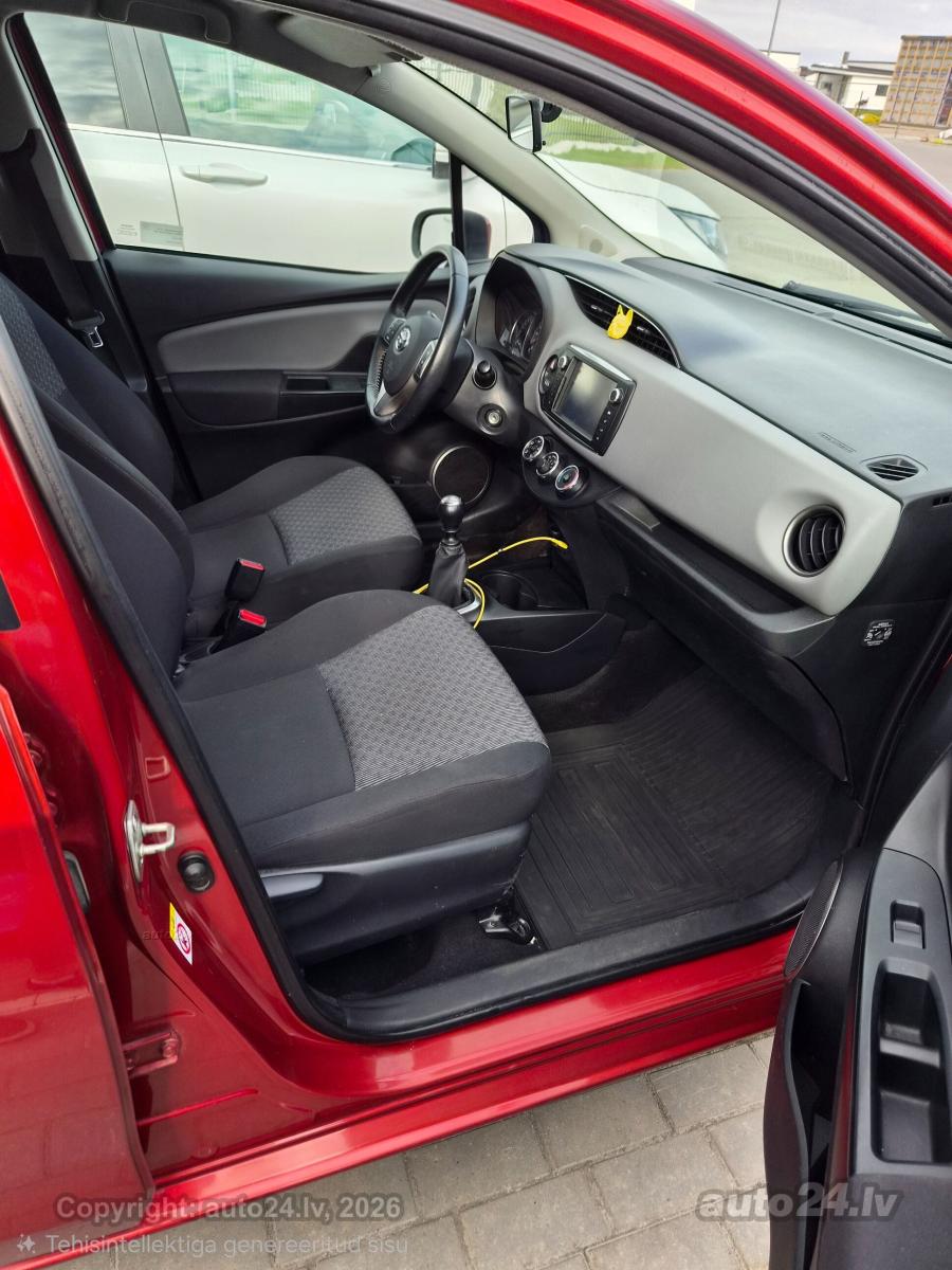 Sarkans Toyota Yaris 2015 Tallina, ar dzinēja tilpumu 1.30 L un nobraukumu 127 tūkst. km par 7300 €, foto 10 vietnē AUTOMOTO.COM.LV