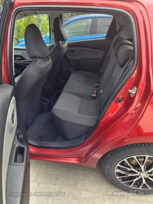Sarkans Toyota Yaris 2015 Tallina, ar dzinēja tilpumu 1.30 L un nobraukumu 127 tūkst. km par 7300 €, foto 11 vietnē AUTOMOTO.COM.LV
