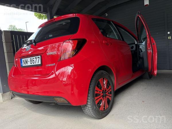 Sarkans Toyota Yaris 2015 Rīga, ar dzinēja tilpumu 1.50 L un nobraukumu 151 tūkst. km par 6999 €, foto 1 vietnē AUTOMOTO.COM.LV