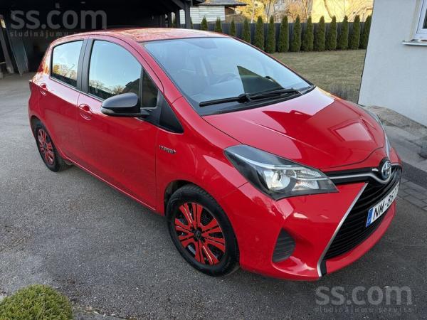 Sarkans Toyota Yaris 2015 Rīga, ar dzinēja tilpumu 1.50 L un nobraukumu 151 tūkst. km par 6999 €, foto 2 vietnē AUTOMOTO.COM.LV